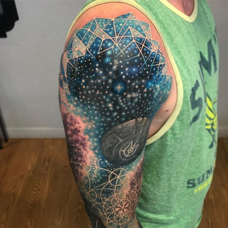 Geometric Hand Tattoos: Bold Symmetry at Your Fingertips. - Cleo Diva